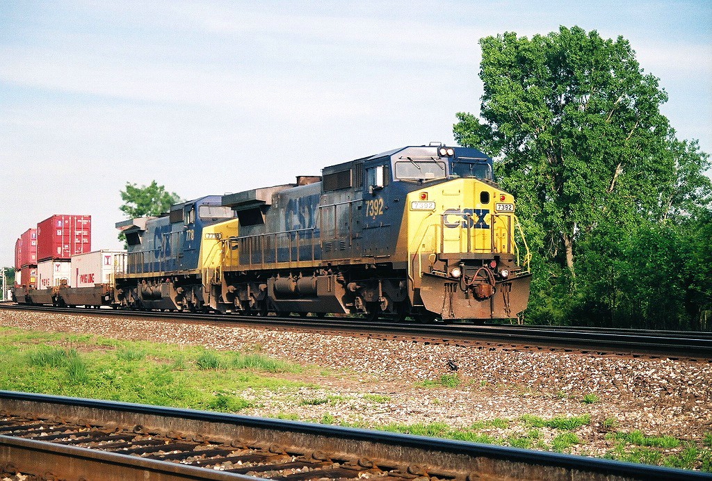 CSX 7392 west